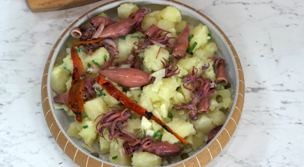 inin.gr | Πατατοσαλάτα με καλαμαράκια