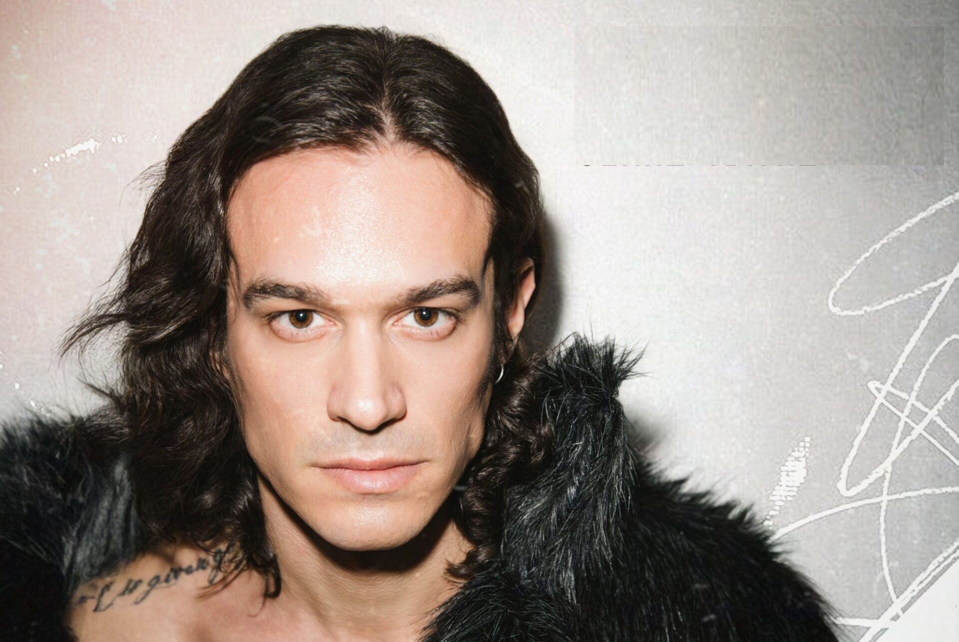 inin.gr | Θέμης Καψής: Νέο πρόσωπο στο λαϊκό τραγούδι με ροκ δυναμική